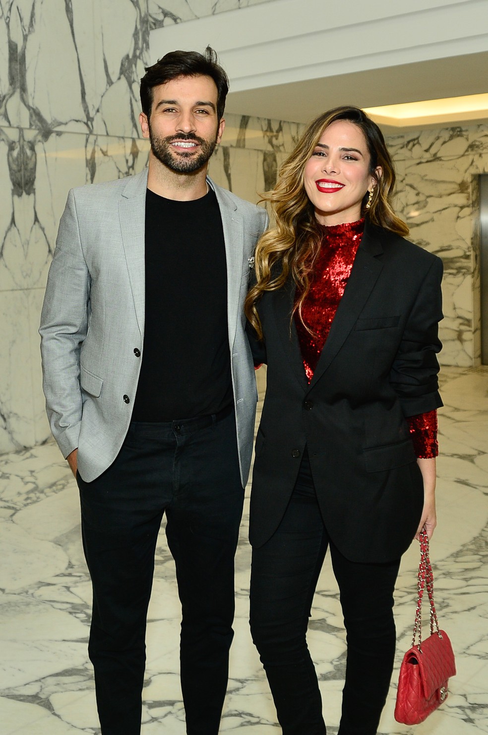 Wanessa Camargo curte show agarradinha ao namorado, Bruno Bevan