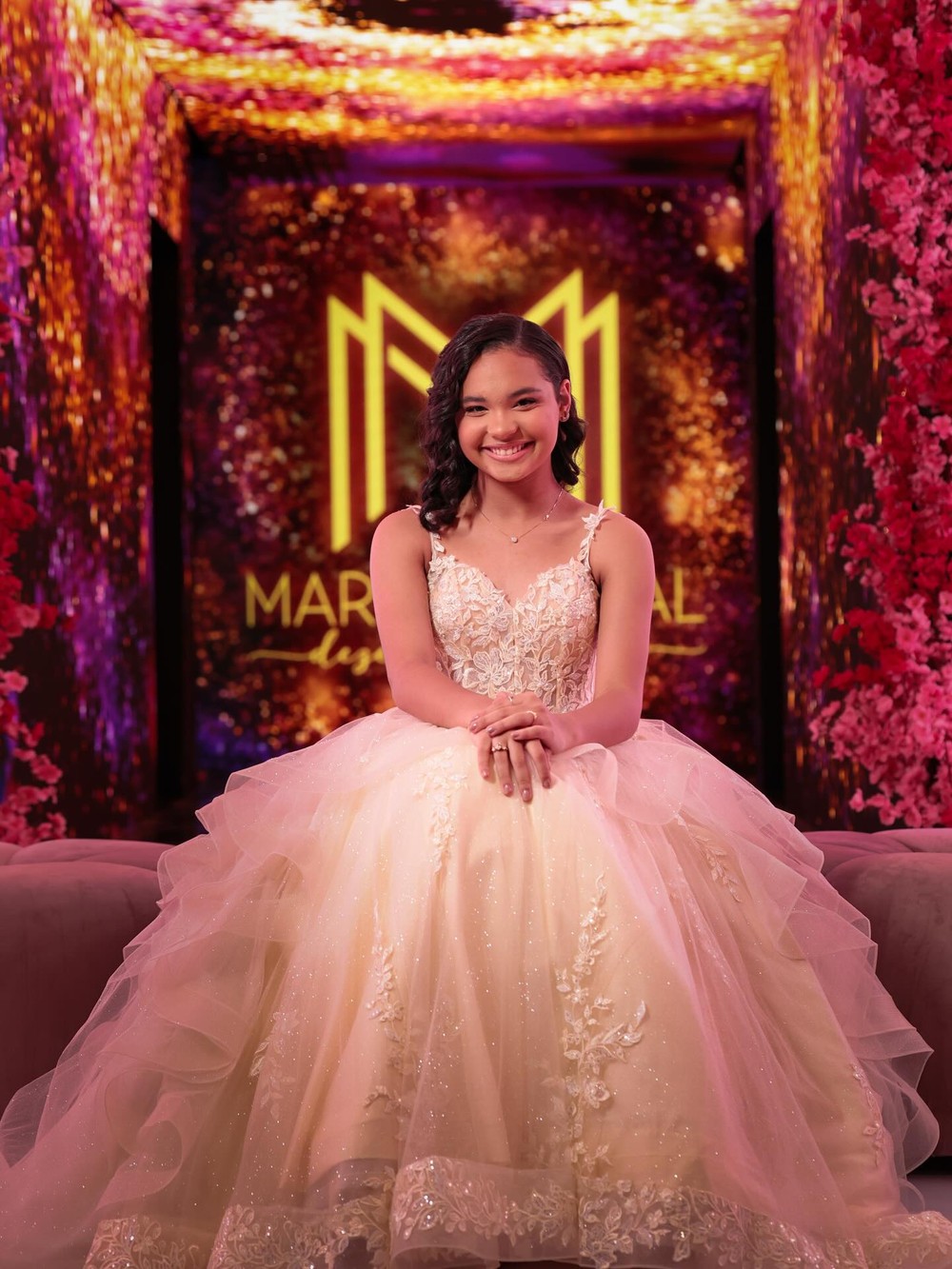 Cantora gospel Maria Marçal faz festança à la princesa pelos 16 anos