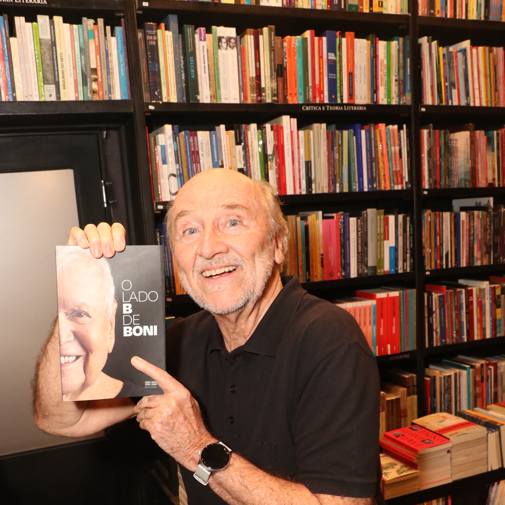 Ex-Globeleza Valéria Valenssa vai a jogo com filho mais velho que tem ...