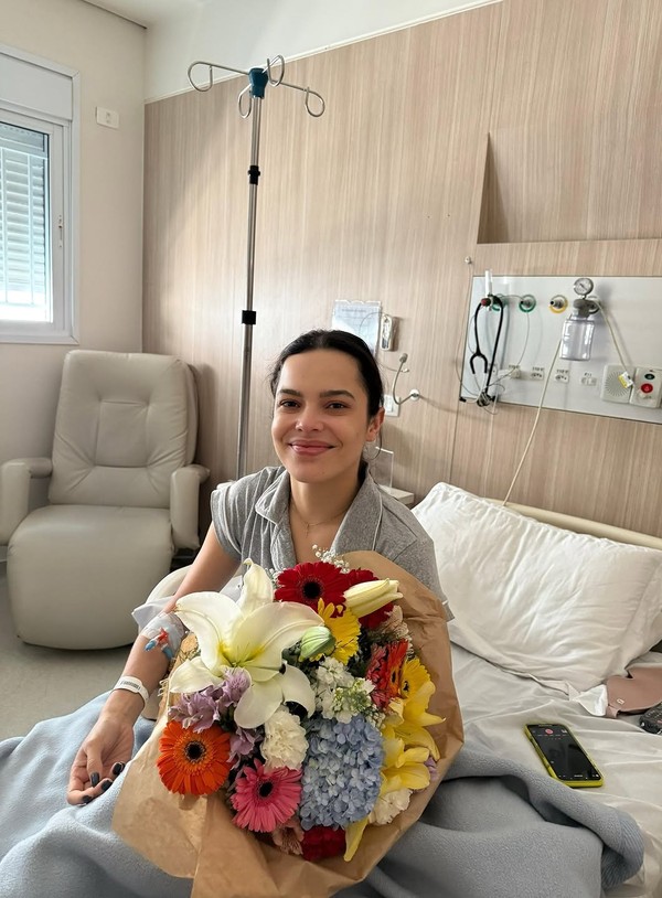 Ex-BBB Mayla Araújo relata 'grande susto' e explica motivo de internação