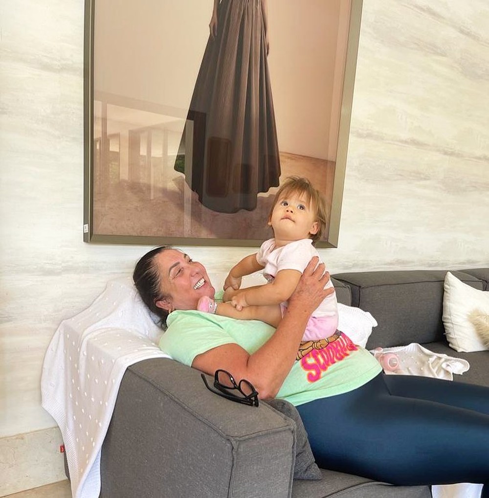 Virginia Fonseca parabeniza a mãe e faz festão na piscina: 'Pessoa que mais amo nesse mundo'