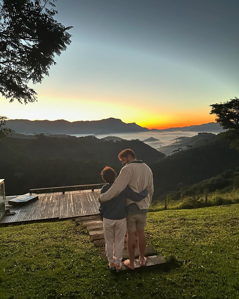 Alejandro Claveaux reúne amigos de longa data em seu sítio em Bocaina de Minas: 'Foi lindo!'