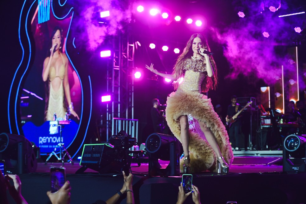 Maiara e Maraisa homenageiam Marília Mendonça em show no cruzeiro ...