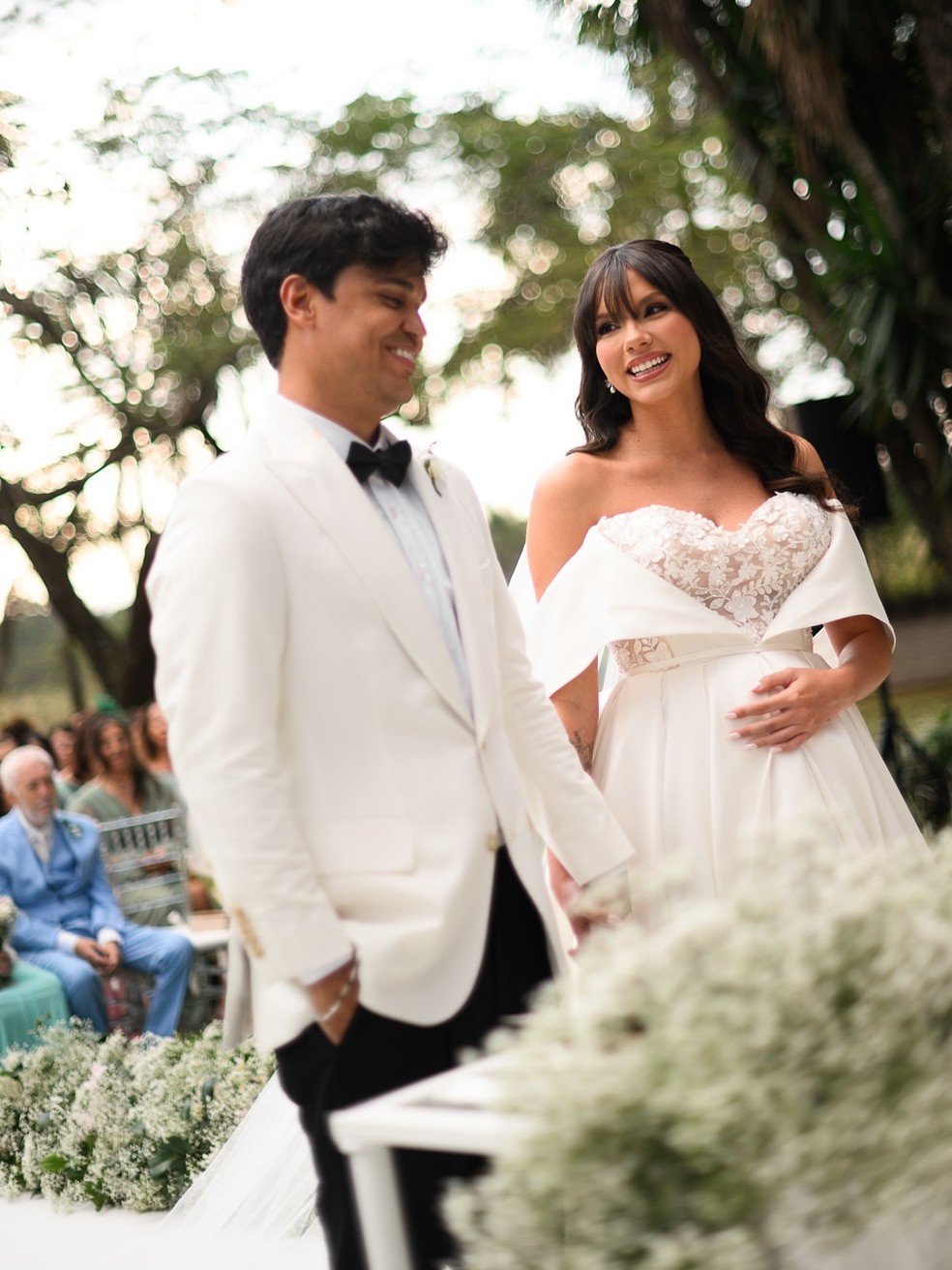 Com noiva grávida, influenciador Gusta se casa e reúne famosos em festa