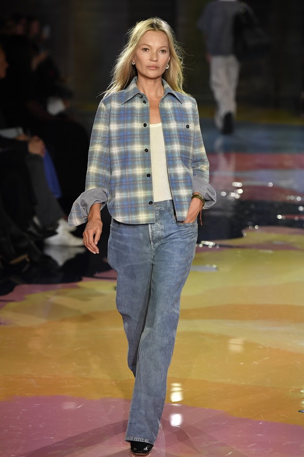 Belle Silva usa jaqueta de R$ 34 mil desfilada por Kate Moss, e ...
