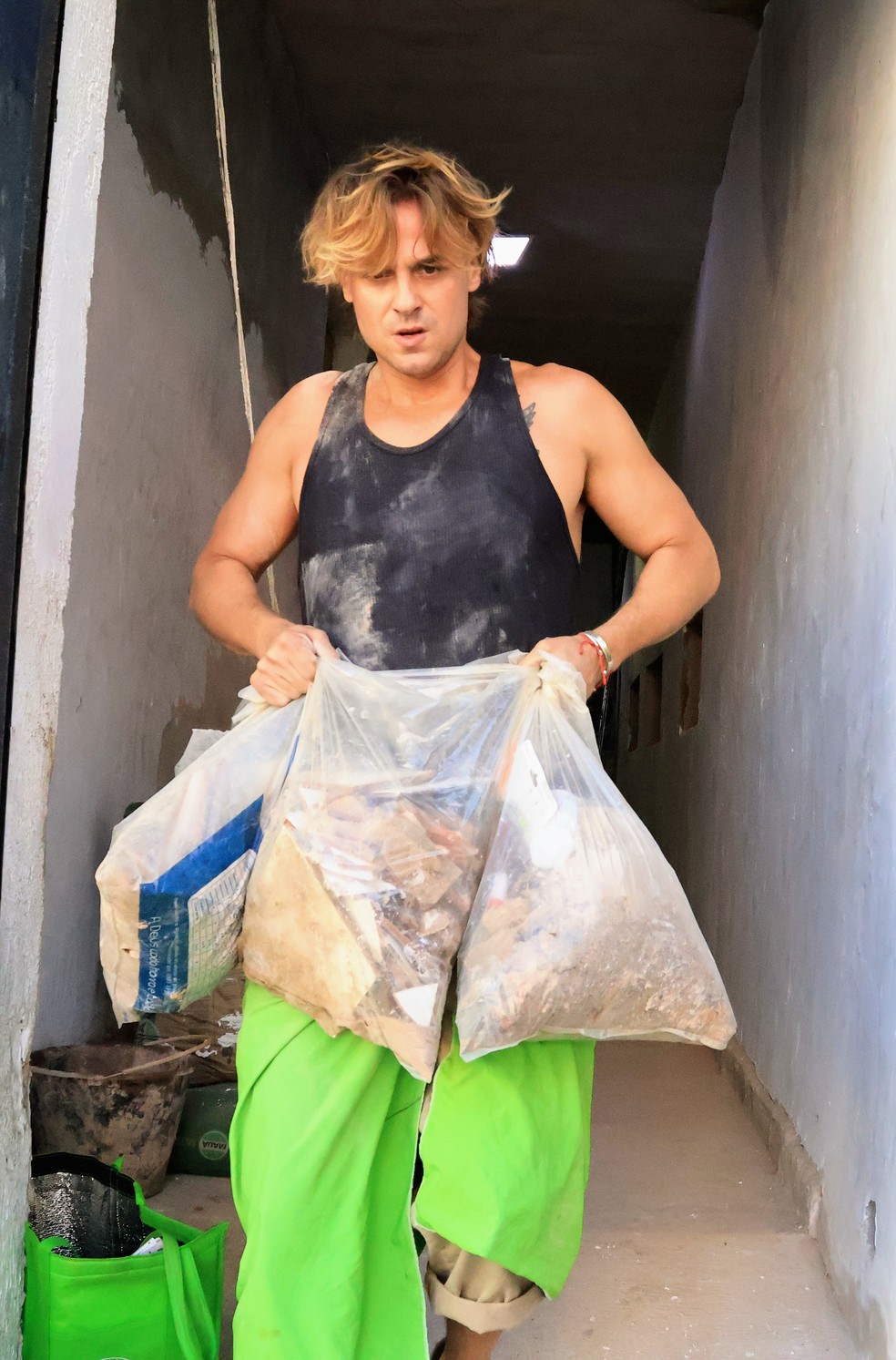 Daniel Erthal participa das obras de bar: 'Eu me despi da vaidade e do ego'