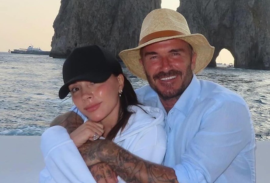 Victoria e David Beckham são clicados em clima de romance durante ...