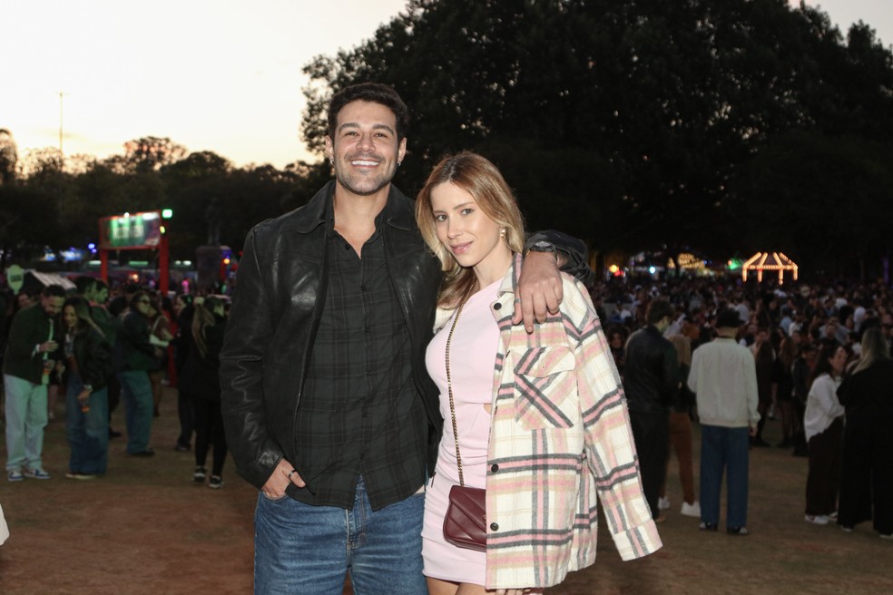 Rodrigo Mussi, Amanda Meirelles e mais ex-BBBs curtem show em clima de ...