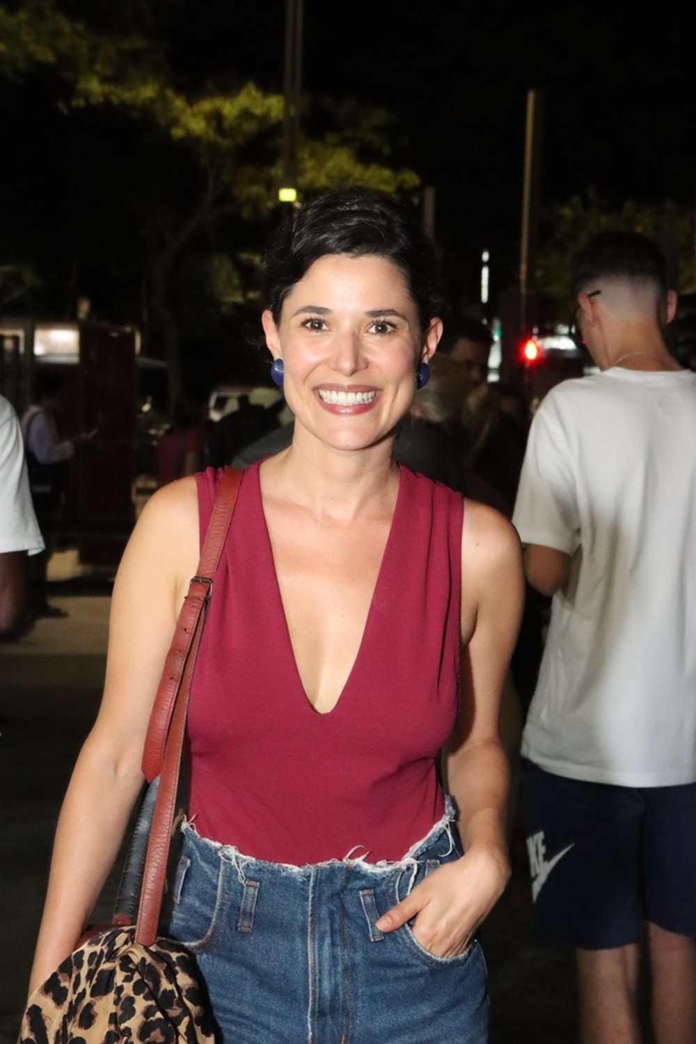 Gabriel Braga Nunes recebe a irmã 'sósia' e os pais em espetáculo