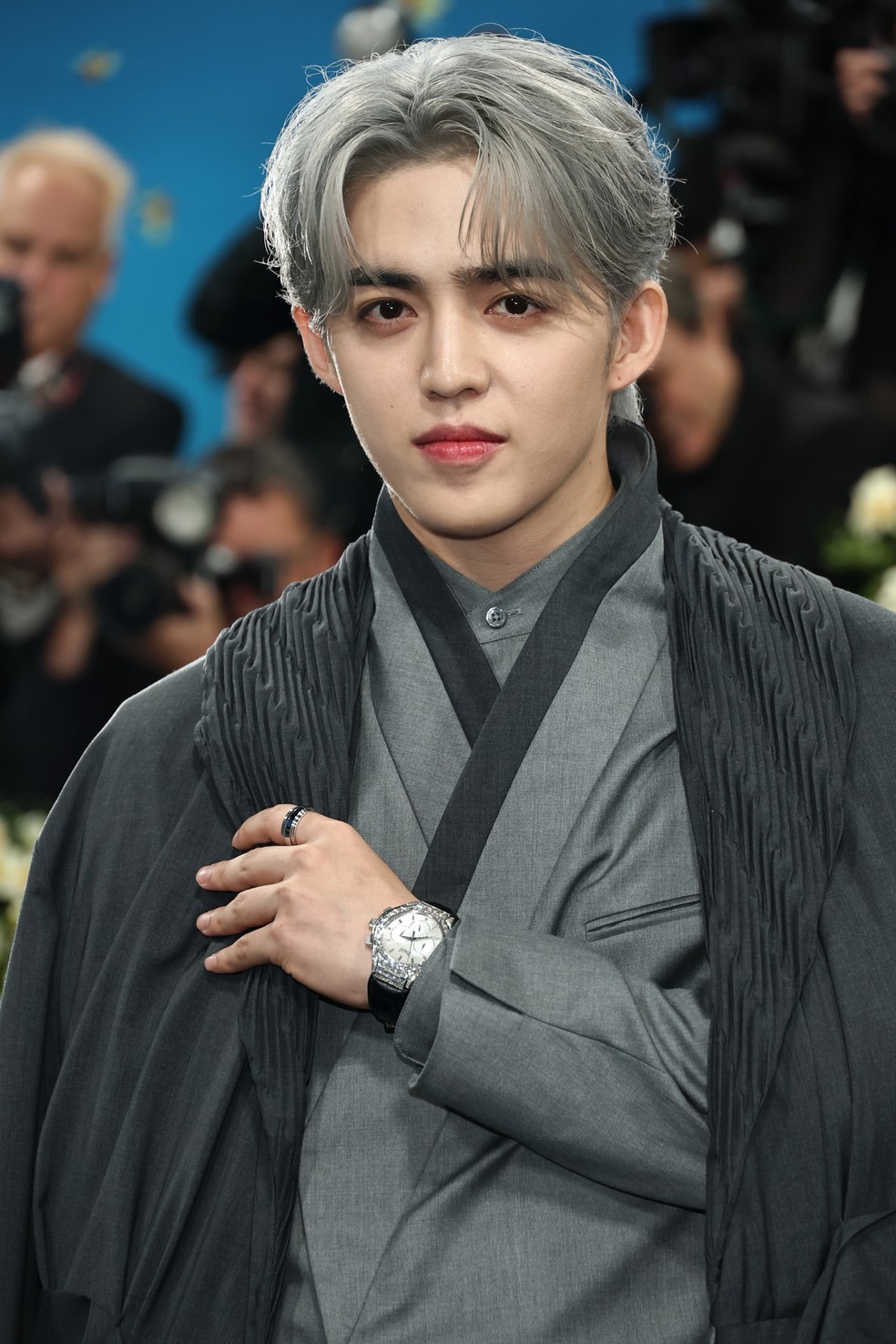 S.COUPS, líder do grupo de K-Pop Seventeen, faz sua estreia no Met Gala 2025