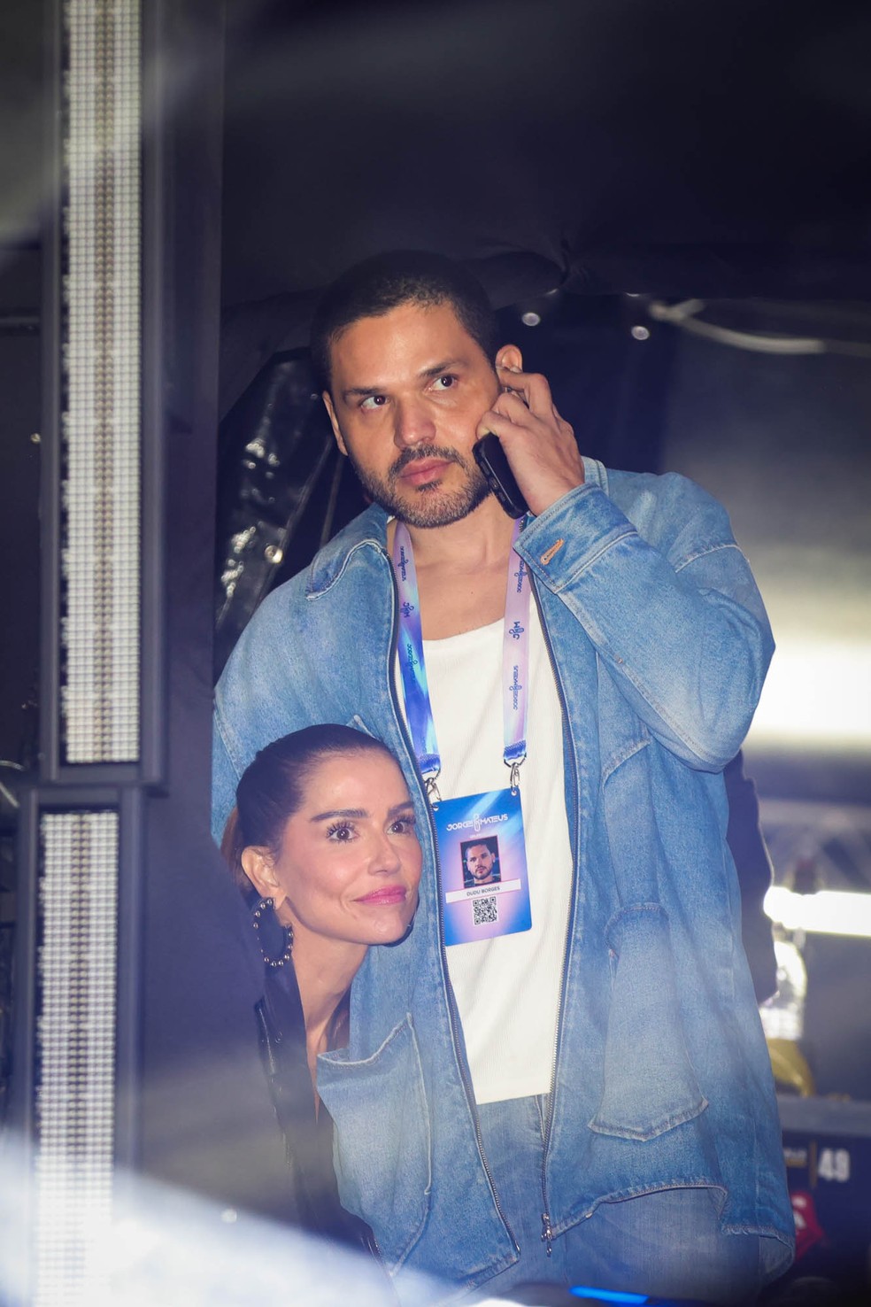 Deborah Secco faz primeira aparição com o novo namorado, Dudu Borges