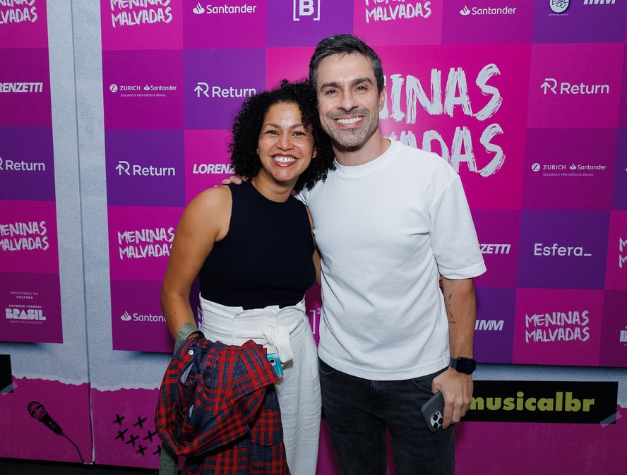 Luciano Amaral e Cinthya Rachel, do 'Castelo Rá-Tim-Bum', se reencontram em pré-estreia de musical