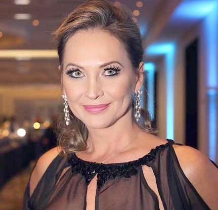 Saiba tudo sobre: Adriana Colin