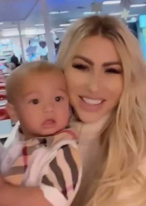 Ex de Aaron Carter recupera guarda do filho após morte do cantor