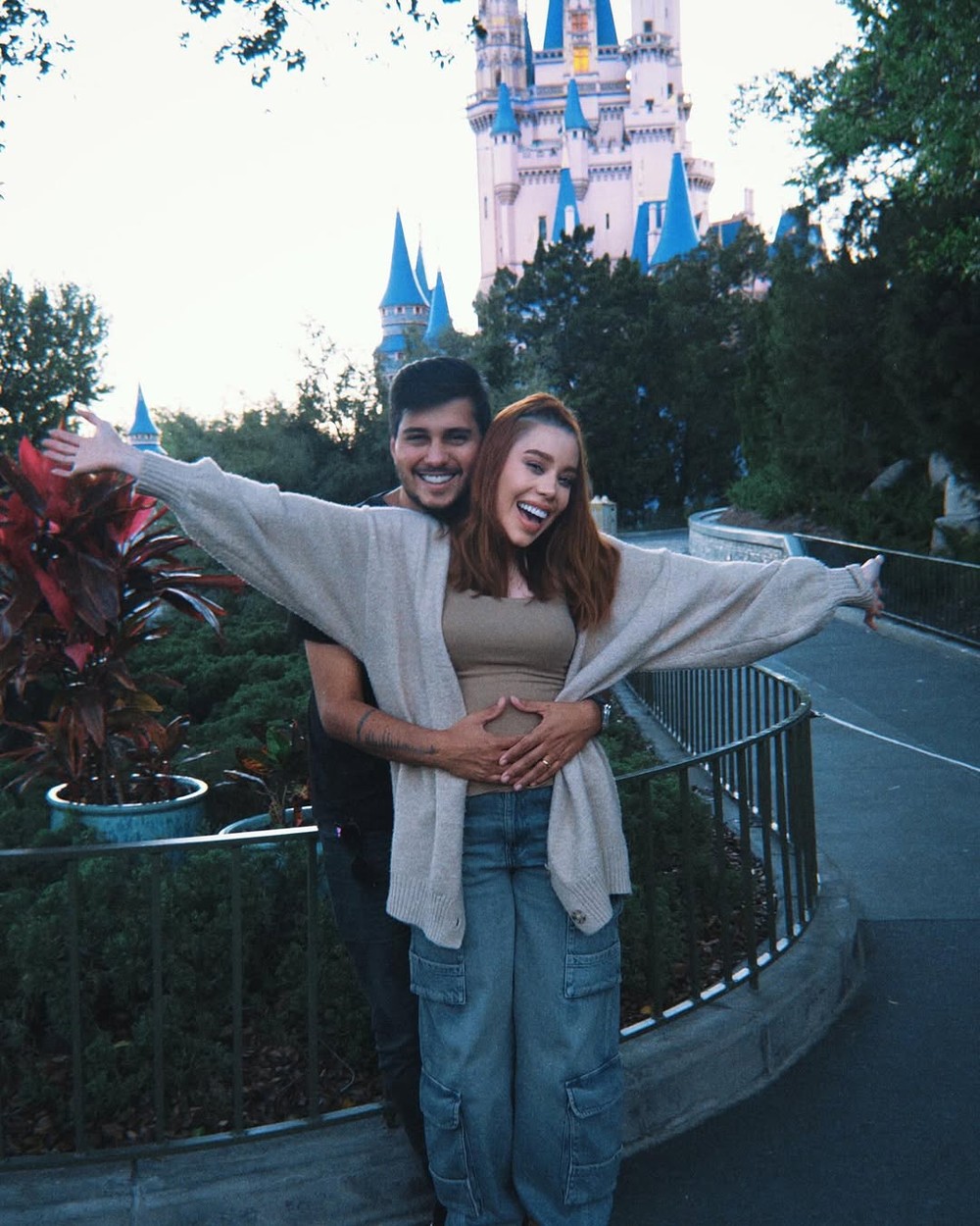 Cantora gospel Julliany Souza anuncia gravidez de gêmeos após diagnóstico de endometriose grave