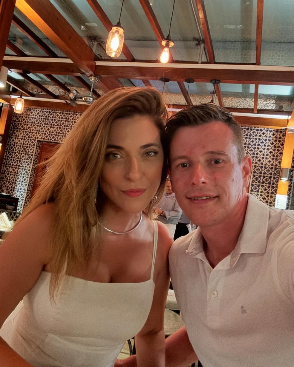 Júlia Rabello lembra como conheceu o namorado gringo em voo ...