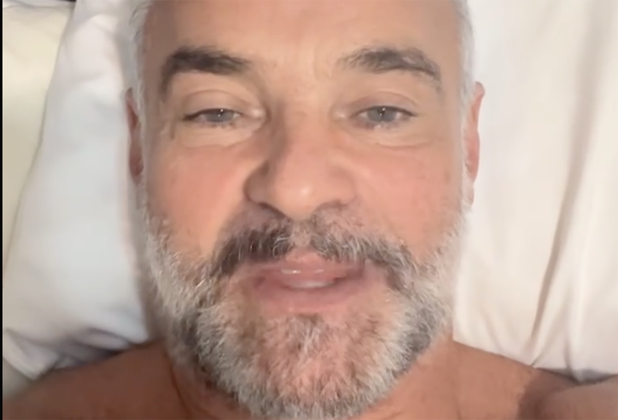 Mateus Carrieri tranquiliza fãs após ida a pronto socorro: 'Já estou medicado'