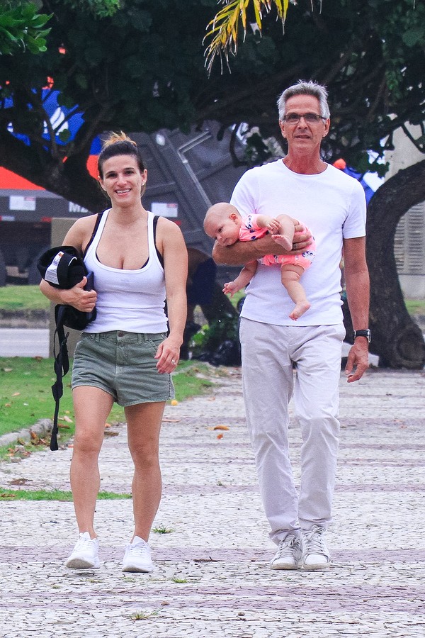 Jade Barbosa dá raro passeio pela orla da Barra da Tijuca acompanhada ...