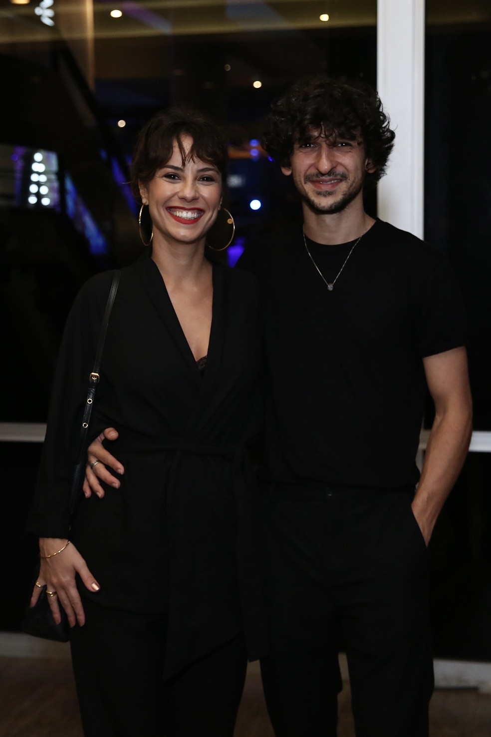 Andréia Horta e o namorado, Ravel Andrade, curtem show juntinhos no Rio