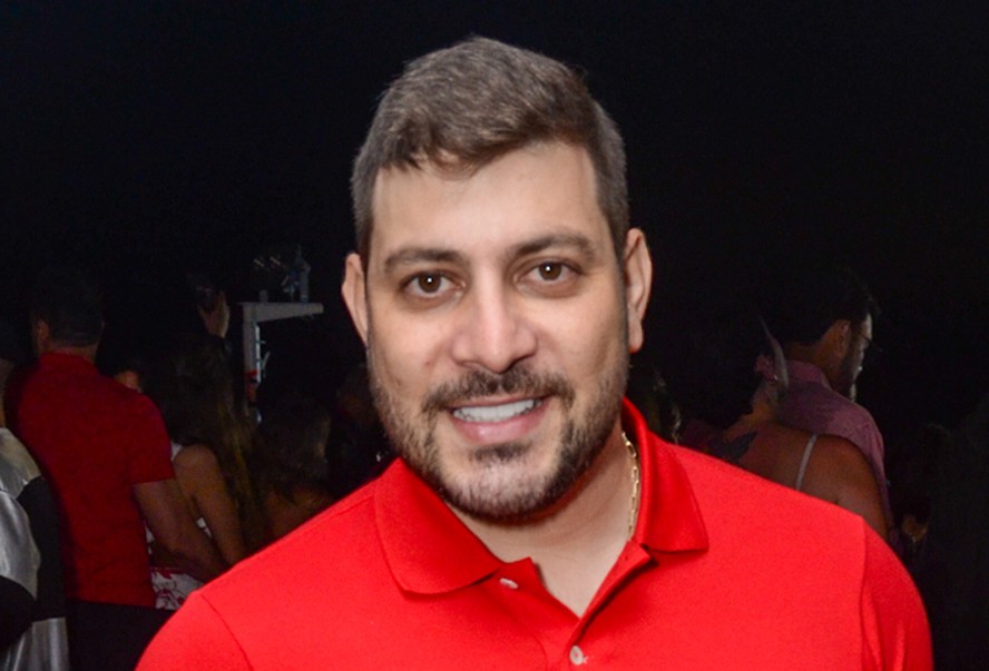 Ex-BBB Caio Afiune rompe tendão após acidente doméstico com faca; entenda