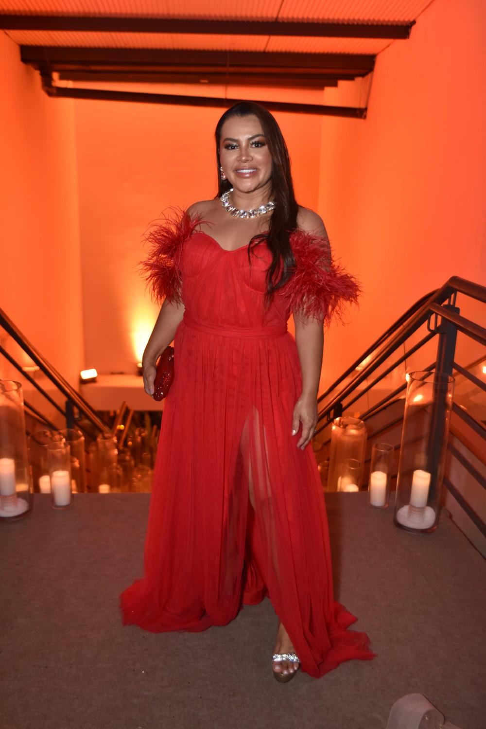 Famosos prestigiam casamento de Mirela Janis e Yugnir; veja looks