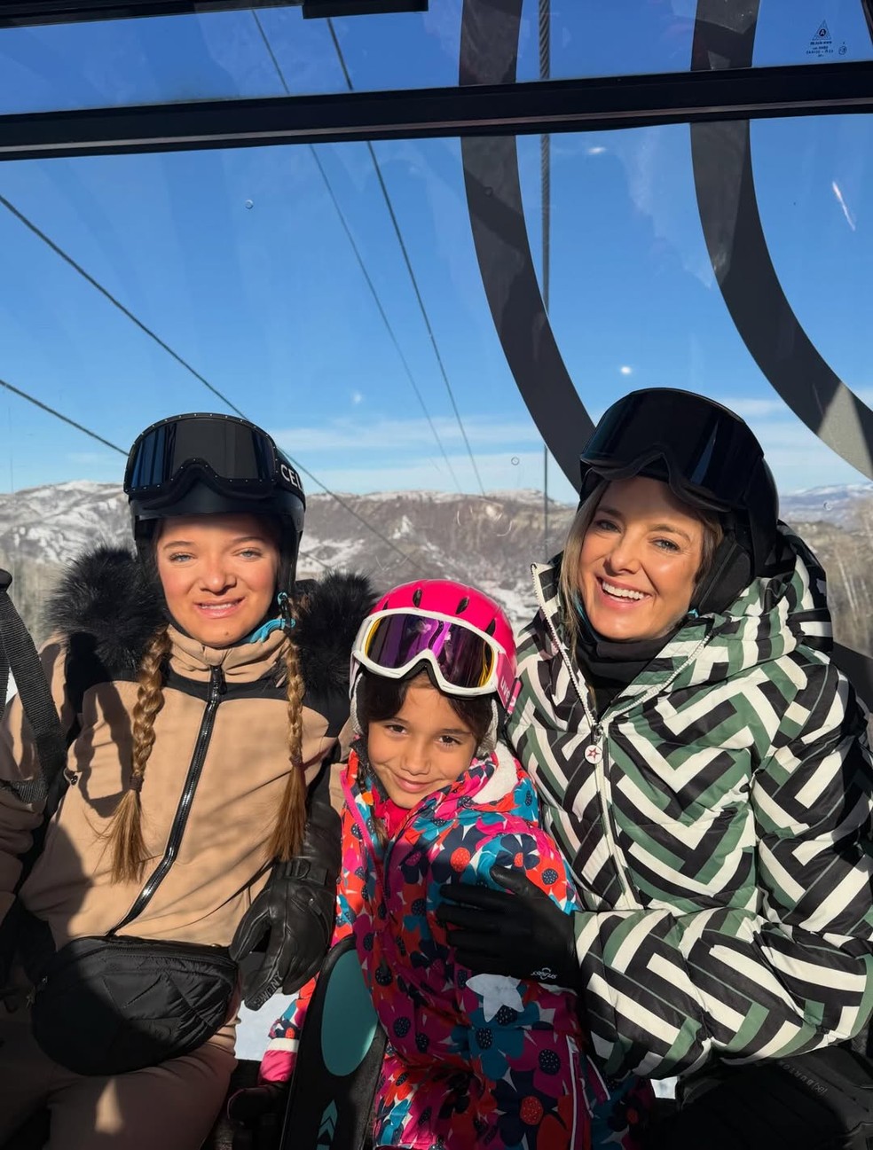 Férias na neve! Famosos fogem do verão no Brasil e aproveitam para ...