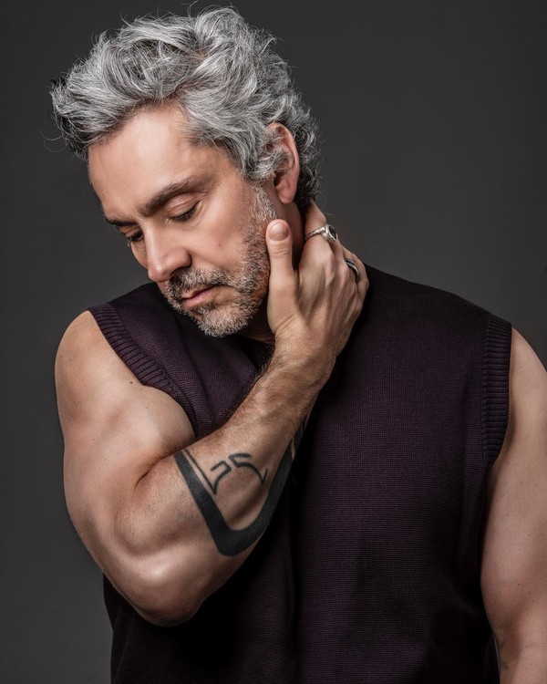 De regata, Alexandre Nero mostra músculos: 'Ator pedindo biscoito'