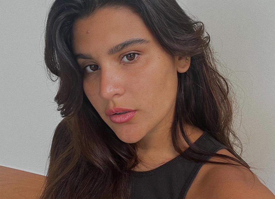 Giulia Costa descolore sobrancelhas e mostra novo look na web; veja o ...