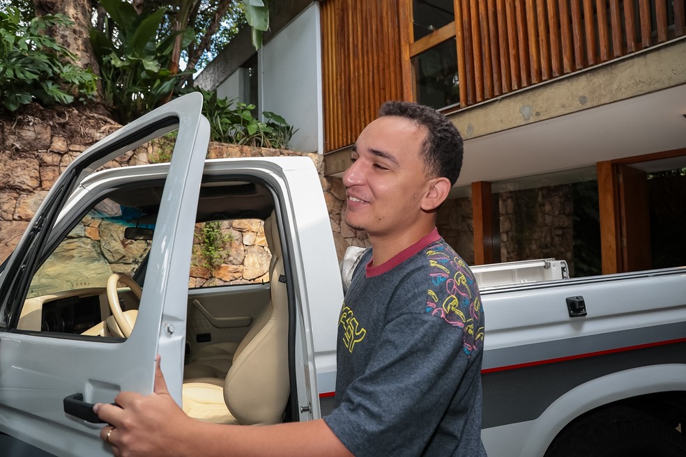 Ary Mirelle surpreende João Gomes ao reformar caminhonete antiga; fotos