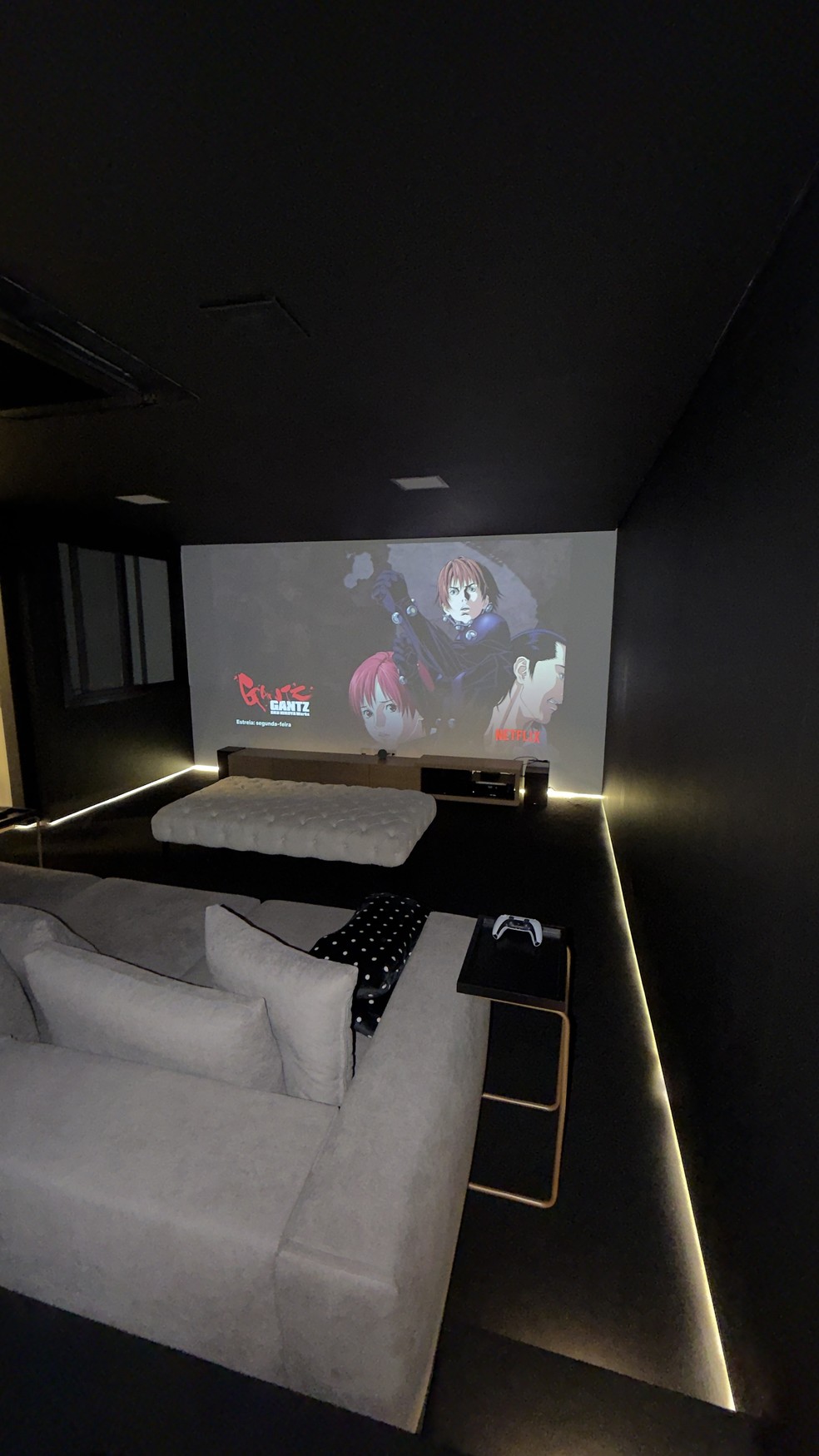 Juju Salimeni mostra sala de cinema de sua mansão de R$ 19 milhões