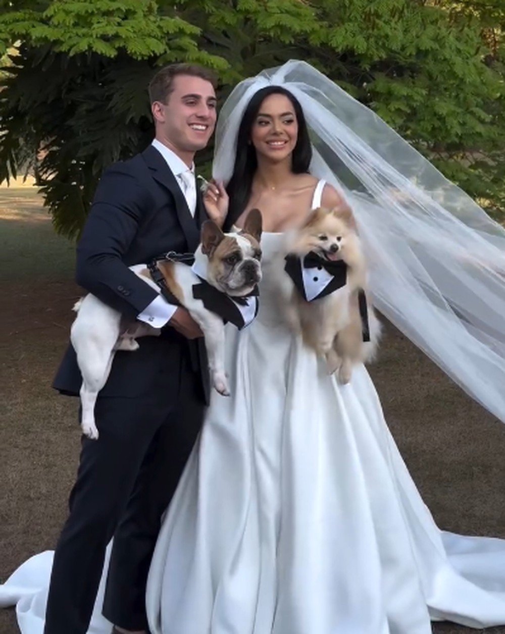 Mariely Santos se casa com André Santis em fazenda luxuosa, e MC Loma reage: 'Passada'