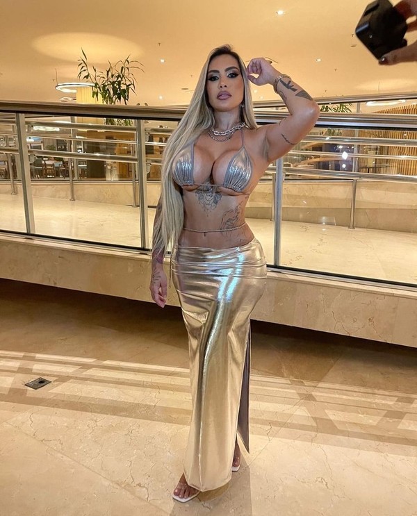 Juju Ferrari investe em fios de ouro no bumbum para Carnaval: 'Não quero que balance'