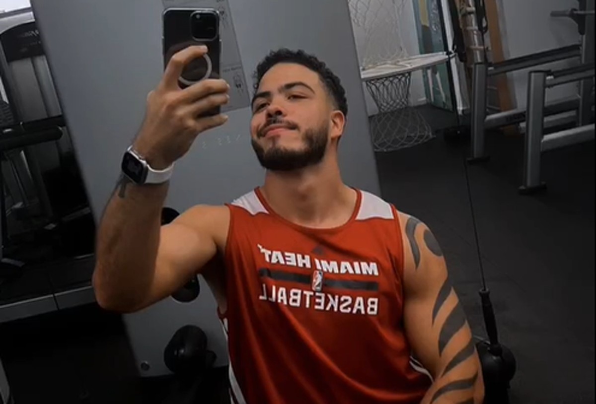 Ronald ostenta músculos em academia após perder 23 kg; veja o vídeo