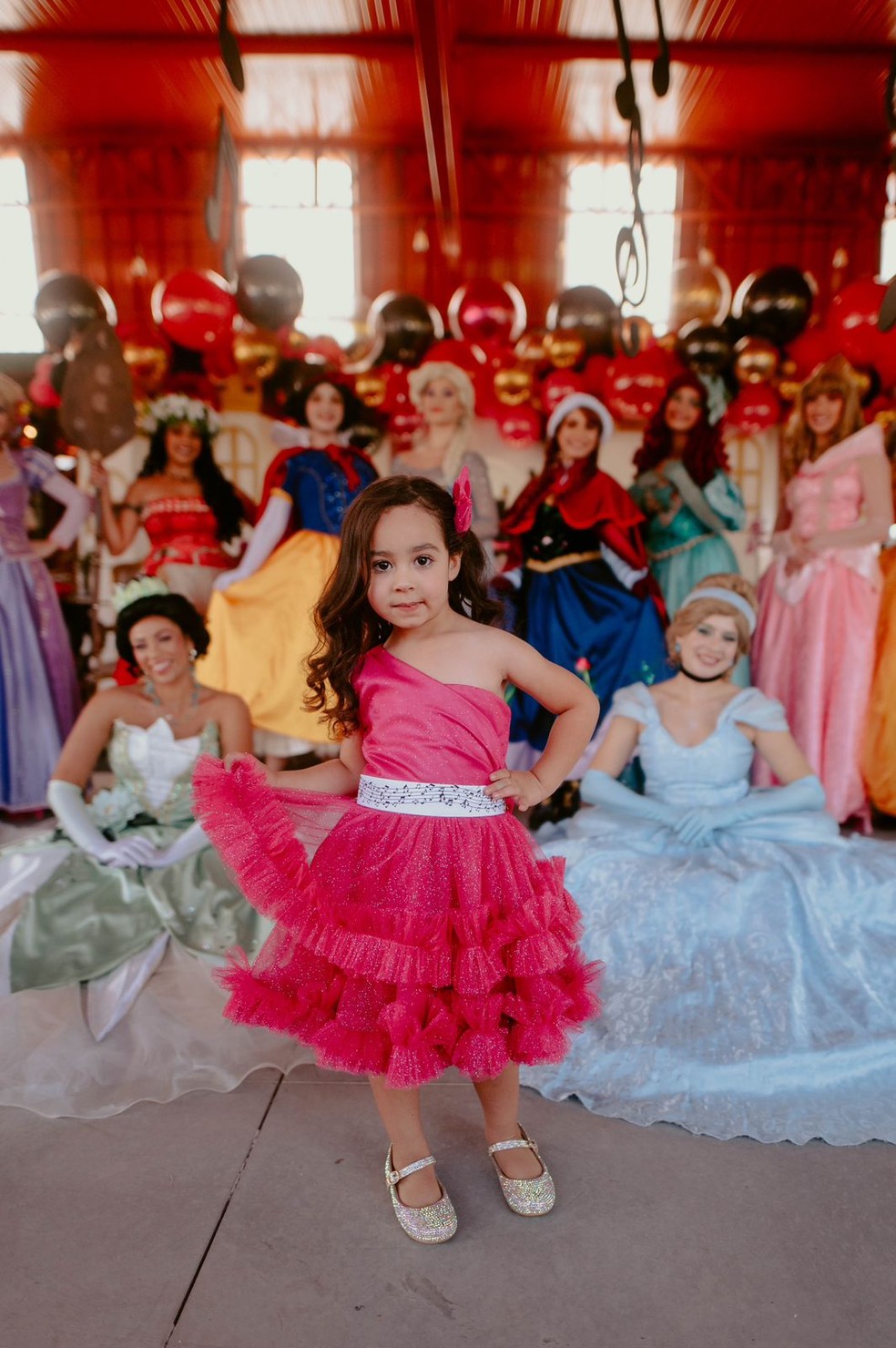 Edson, da dupla com Hudson, e Deia Cypri celebram os 4 anos da filha, Bella