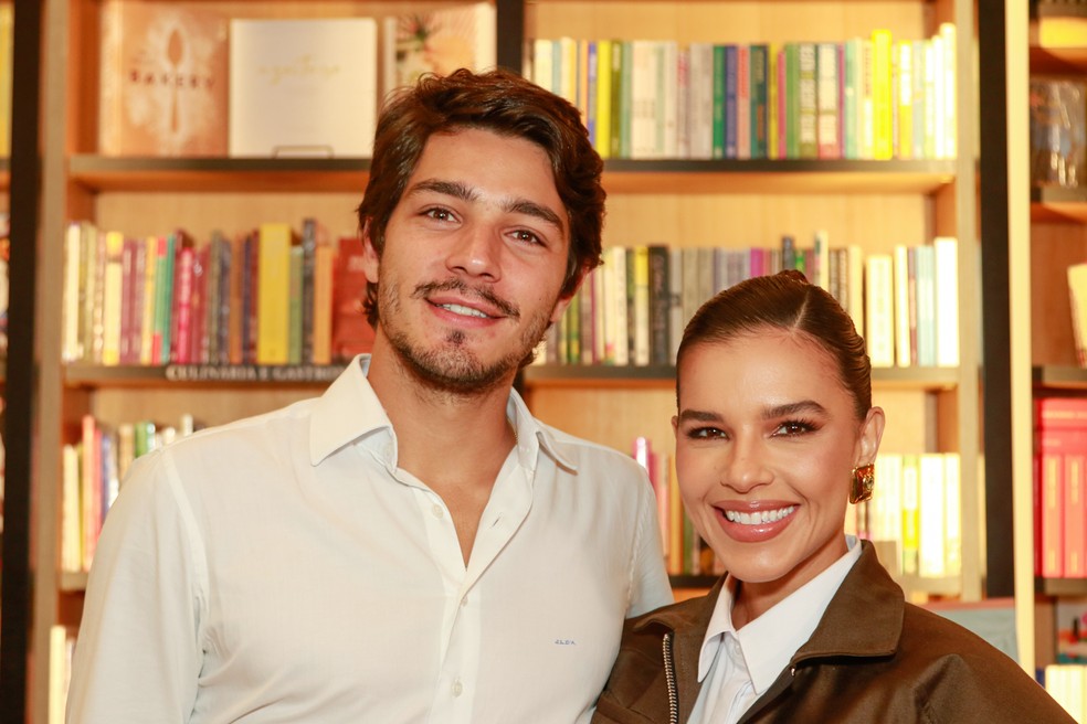 Mariana Rios recebe namorado bilionário, família e amigos famosos ao ...