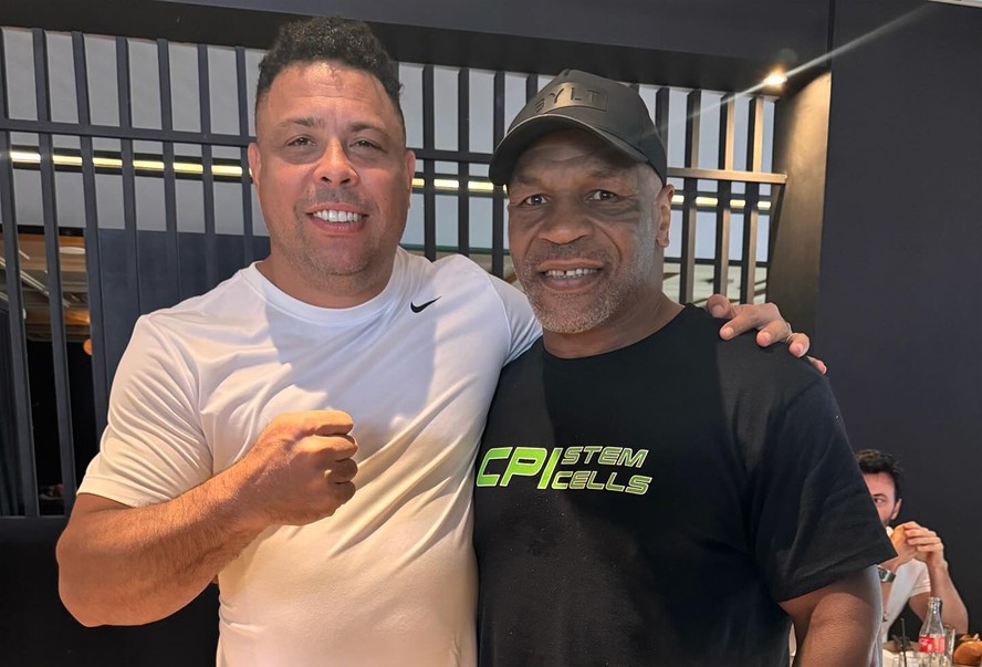 Encontro de lendas! Ronaldo e Mike Tyson se encontram e posam para foto