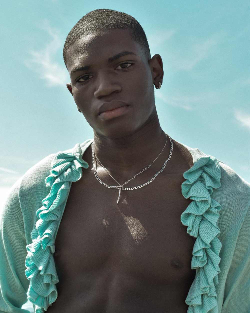 Modelo Dynus Saxon, de 20 anos, é preso suspeito de assassinato