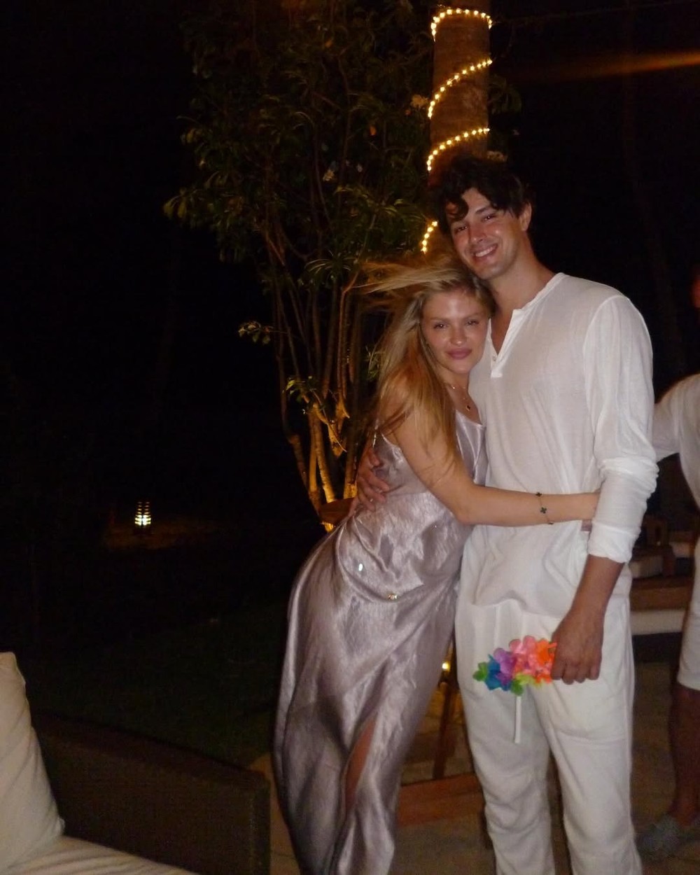 Luísa Sonza celebra Ano-Novo com namorado discreto e compartilha momento romântico