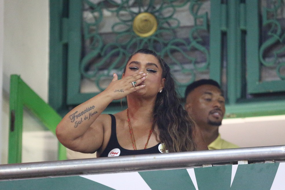 De camarote, Preta Gil confere trios elétricos em Salvador; vídeos