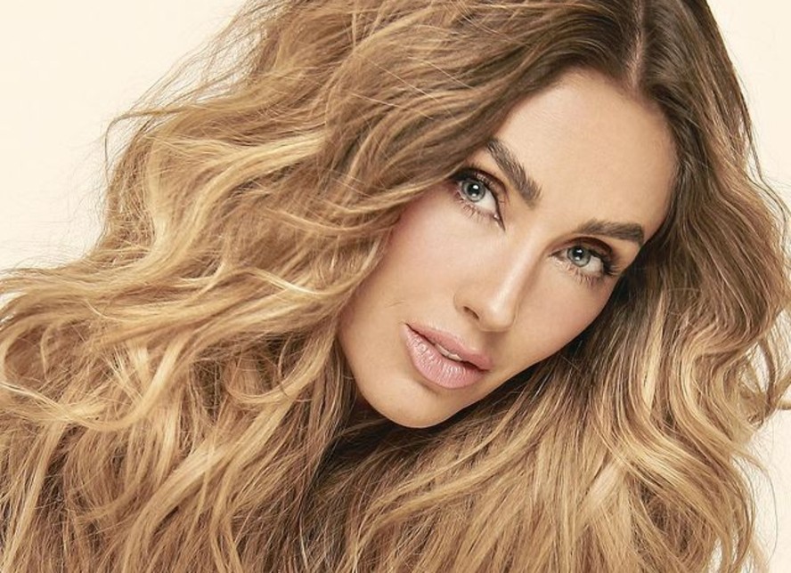 Anahí, do RBD, é internada após acidente: 'Nunca chorei de dor assim'