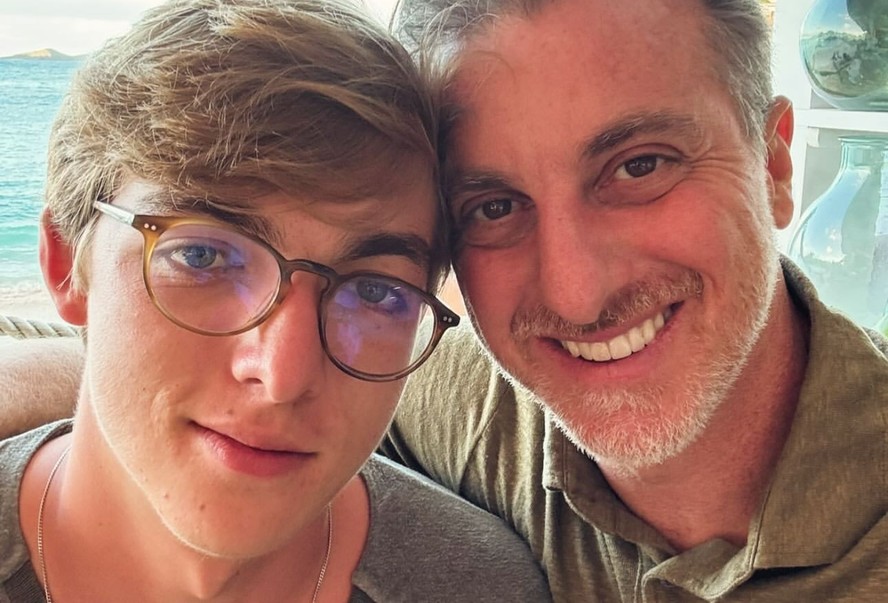 Luciano Huck parabeniza Joaquim, filho primogênito que completa 19 anos