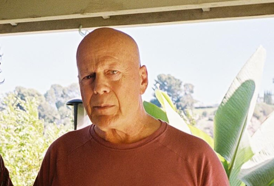Recluso após diagnóstico de demência, Bruce Willis é clicado durante ...