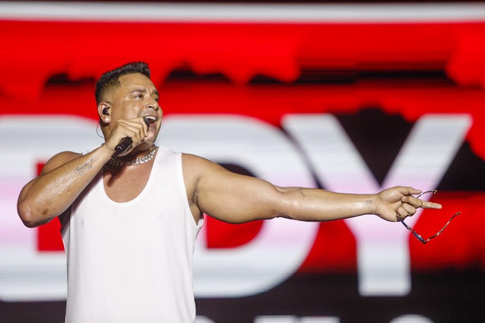 Xanddy encerra show com Carla Perez no Festival Virada Salvador