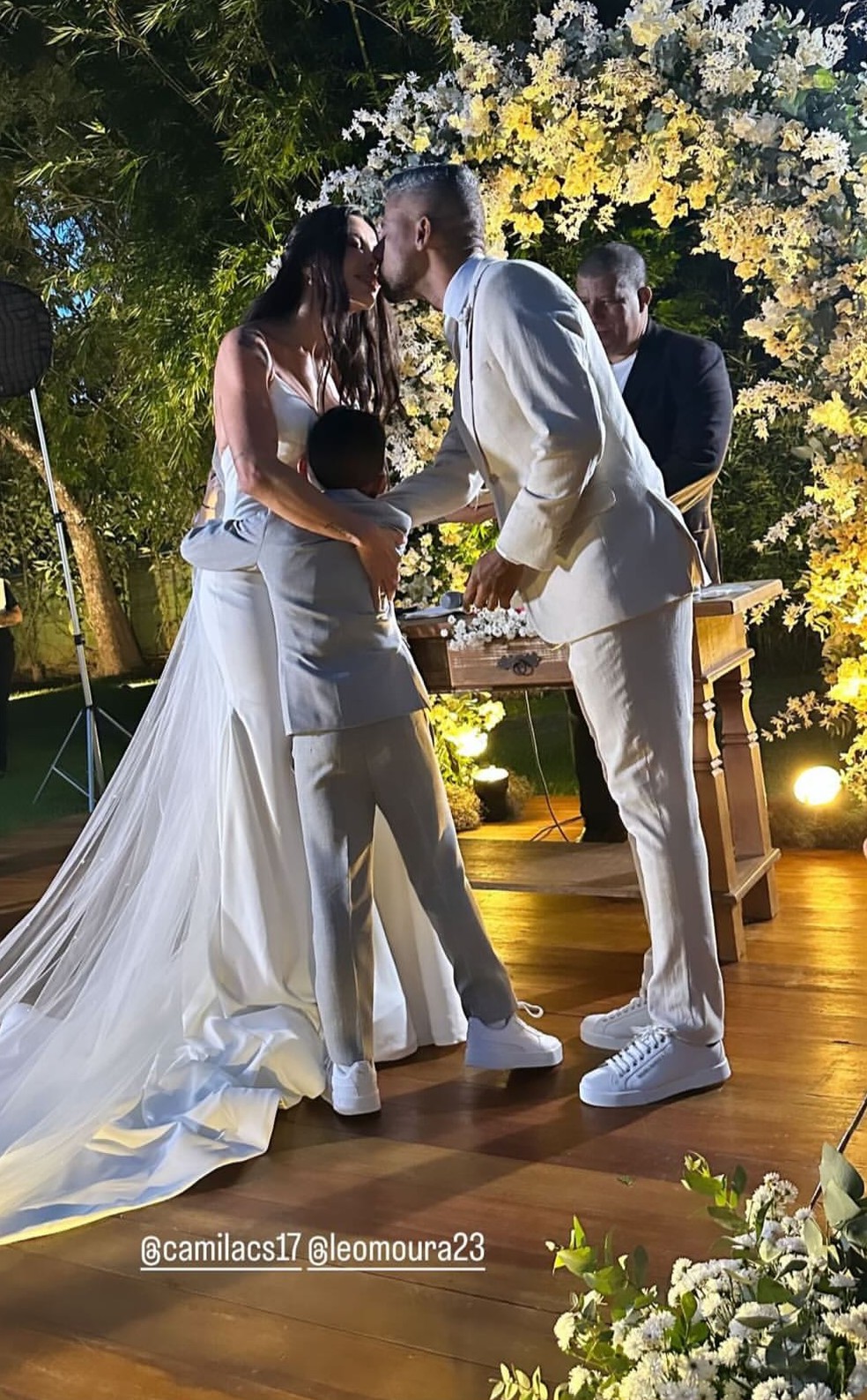 Léo Moura e Camila Moura renovam votos de casamento; assista