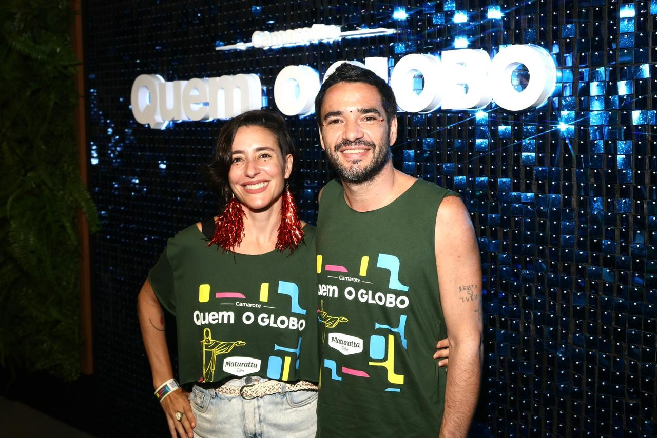 Lore Improta deixa barrigão à mostra para desfile como musa da ...