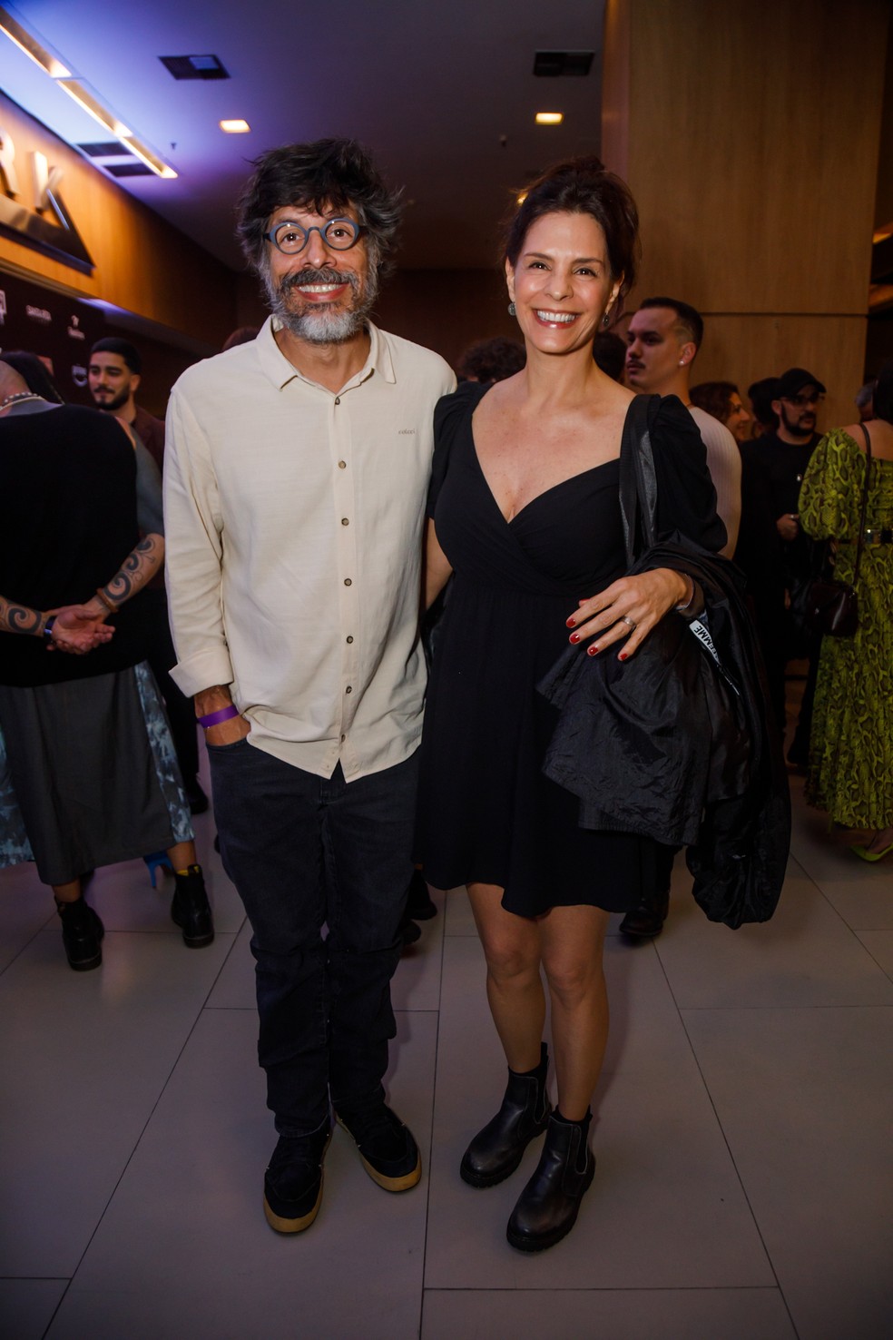 Helena Ranaldi faz rara aparição com o marido, o ator e diretor Daniel ...