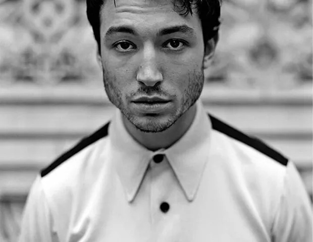 Ezra Miller se pronuncia sobre acusação de assédio a uma criança de 12 anos