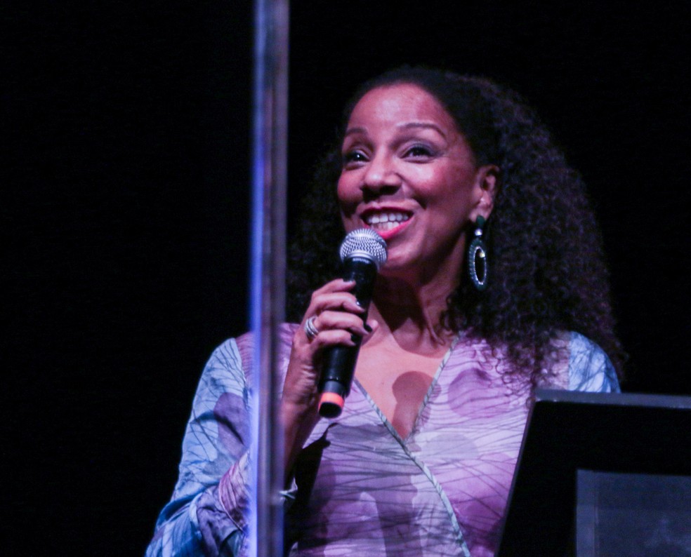 De looks combinados, Helena Ranaldi e o marido, Daniel Alvim, aparecem ...