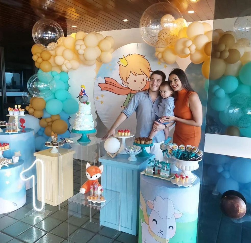 Ex-ator mirim Pedro Malta mostra festinha de 1 ano do filho