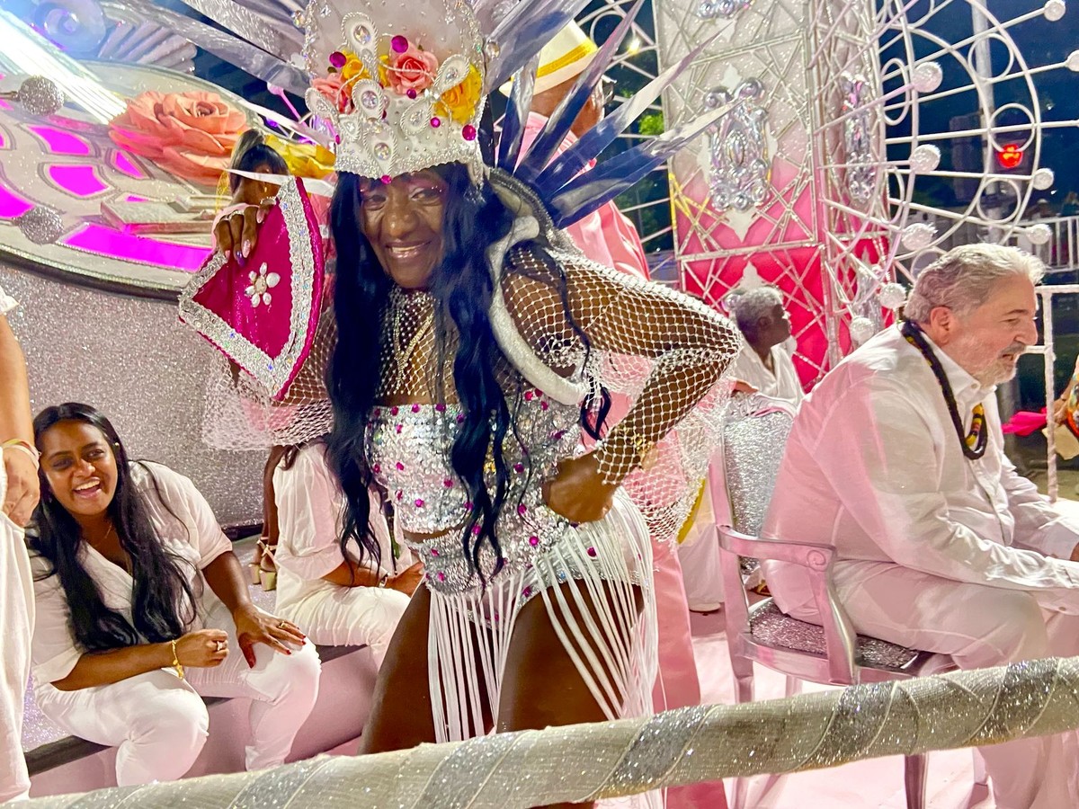 Aos 74 anos, destaque da União do Parque Acari rebate críticas por ...